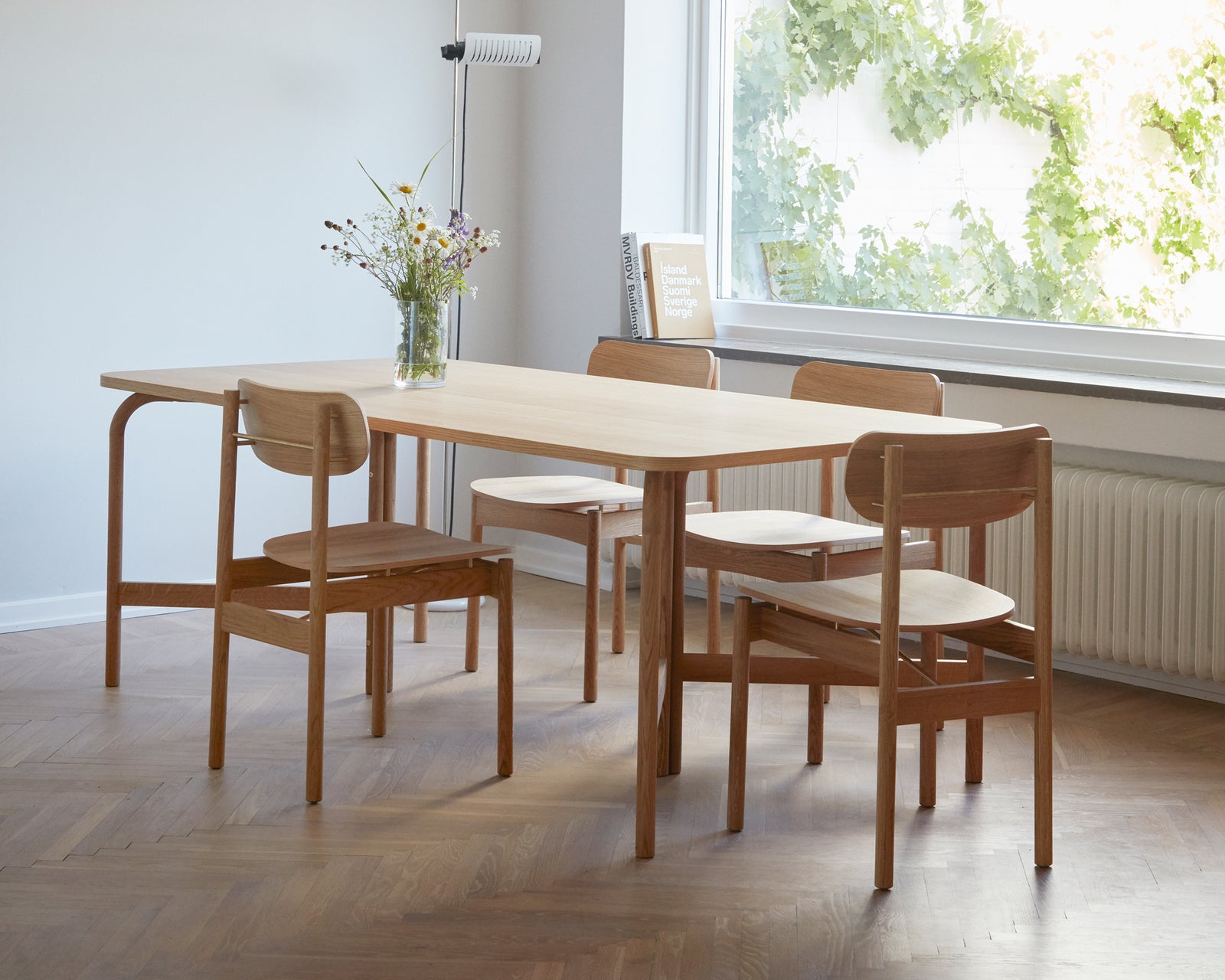 Georg Dining Table